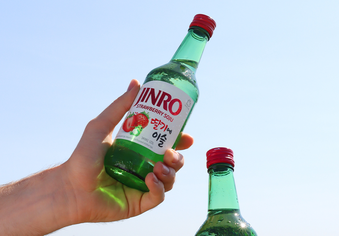 Soju Korean alcoholic drink Strawberry flavour 350 ml - Jinro :: Pinoys.eu